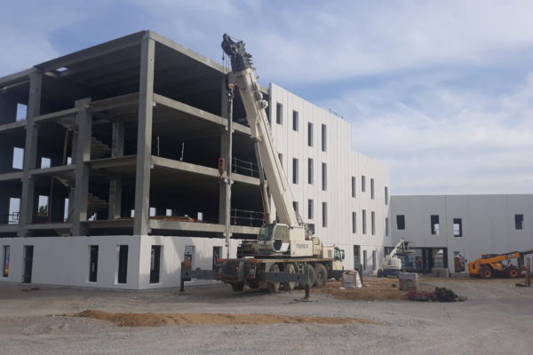 Bâtiment et escaliers en béton, une réalisation PBM et Eurobéton