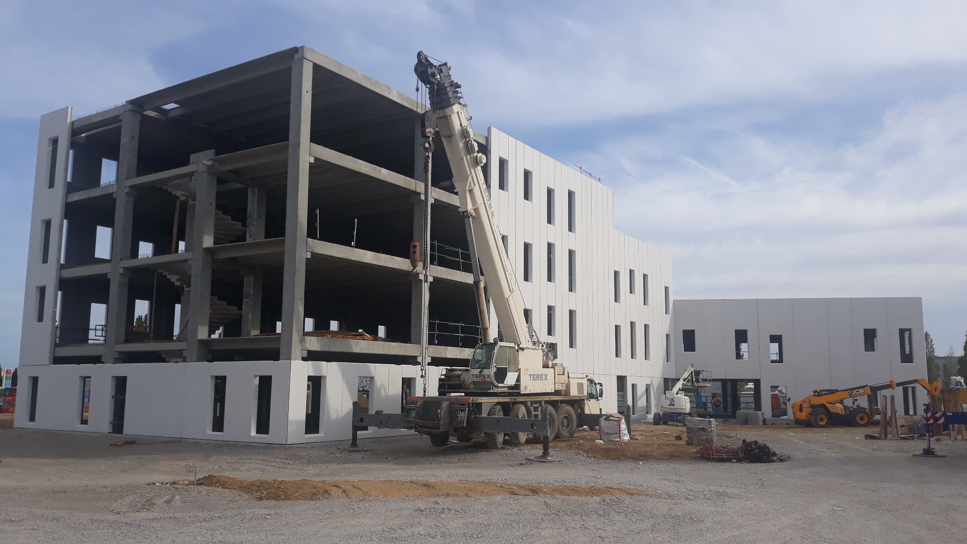 Bâtiment et escaliers en béton, une réalisation PBM et Eurobéton